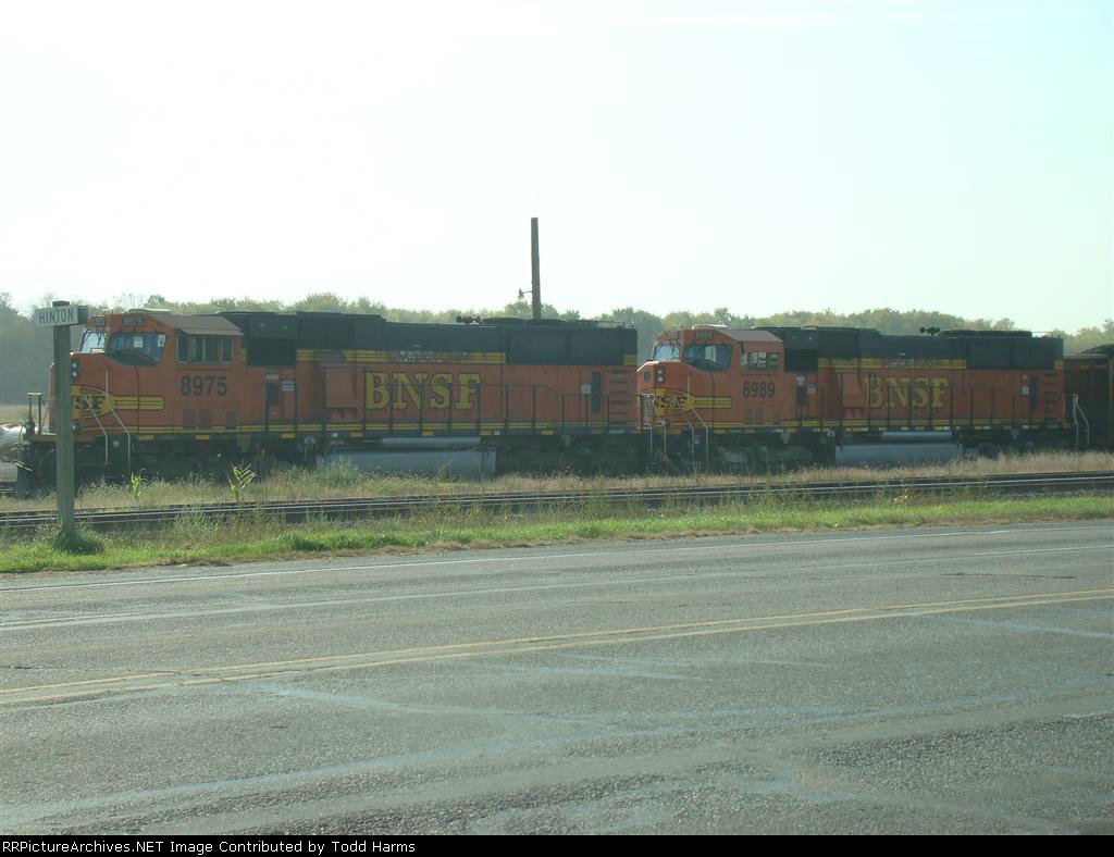 BNSF 8975